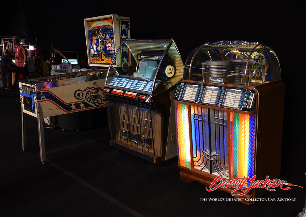 Reminders of the heyday of Route 66, colorful jukeboxes and vintage ...