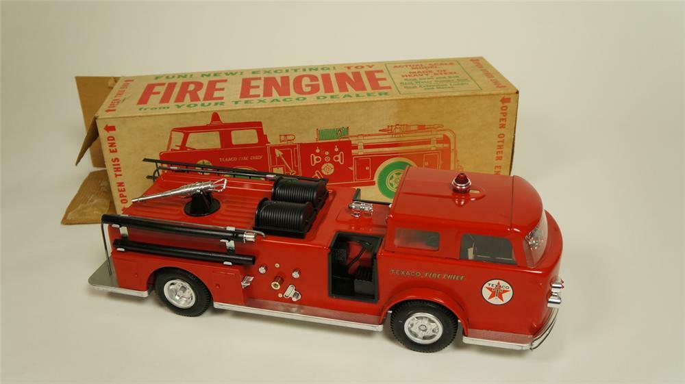 Fabulous 1960's Texaco dealer promotional Fire Engine complet