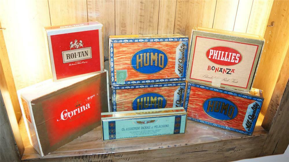Lot of seven vintage cigar boxes (some made of tin).