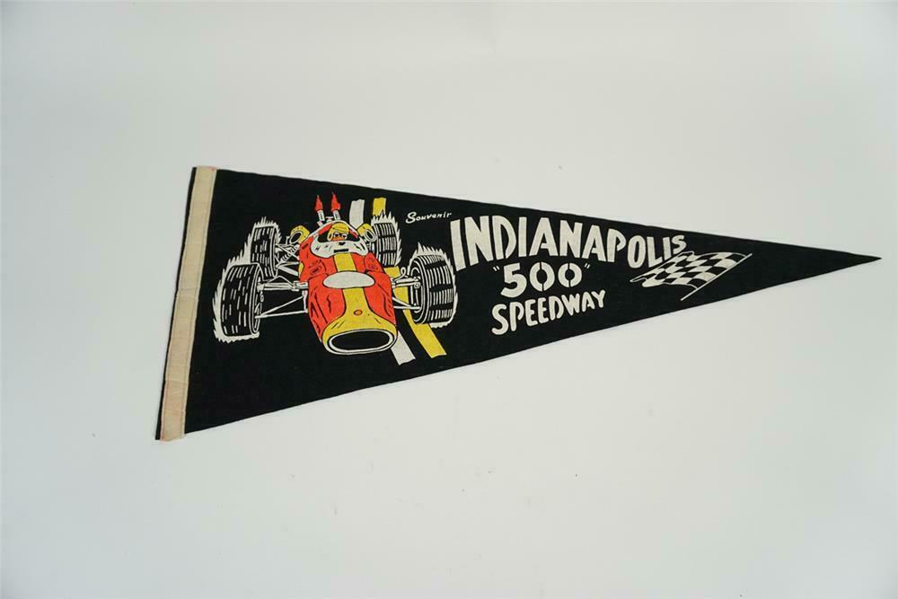 Very clean Indianapolis 500 Speedway race souvenir pennant.