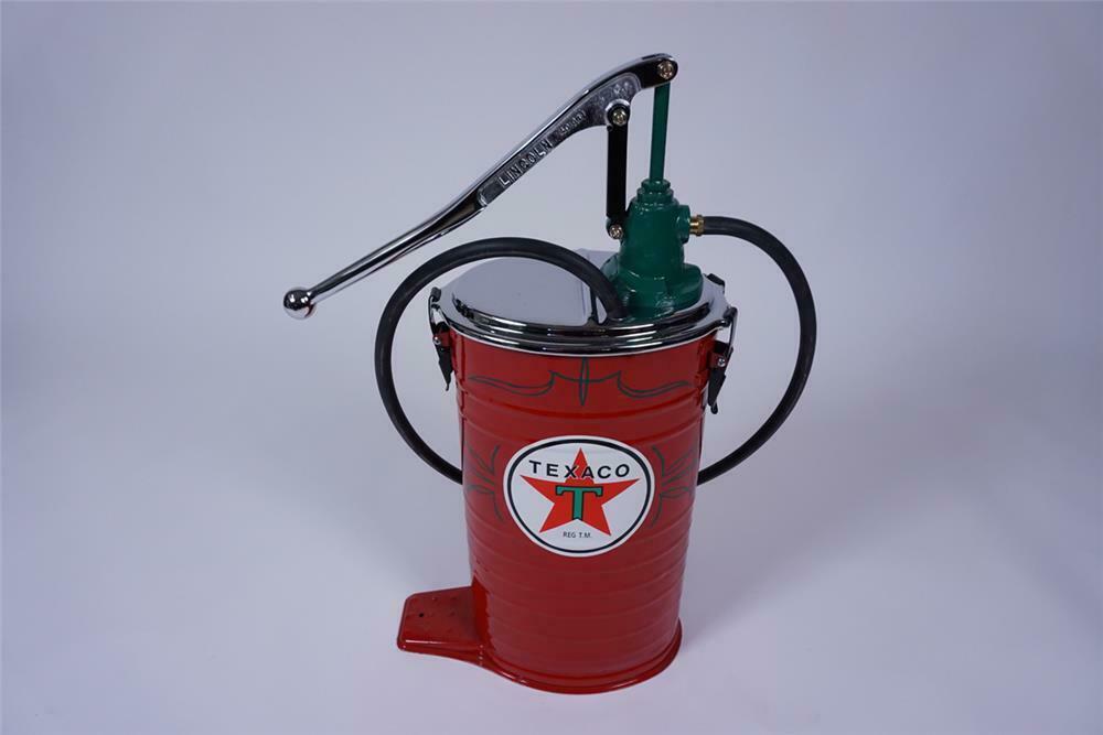 Circa 1940s Texaco Oil Lincoln 5-gallon hand pump pressure gr
