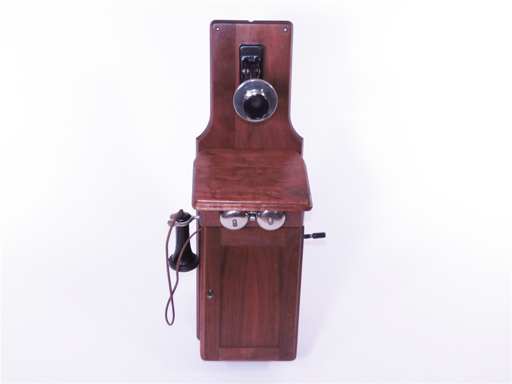 1913 WOODEN HAND-CRANK TELEPHONE