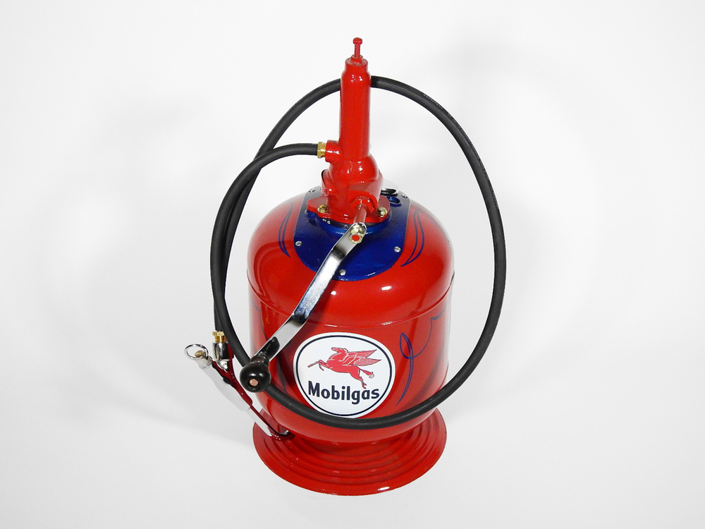 1930S MOBILGAS HAND-CRANK PORTABLE GREASER