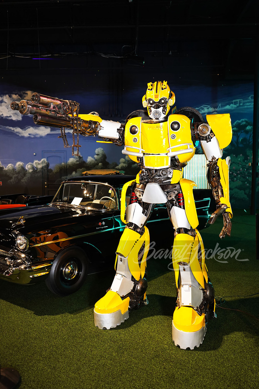 TRANSFORMERS BUMBLEBEE STATUE - Front 3/4 - 257007