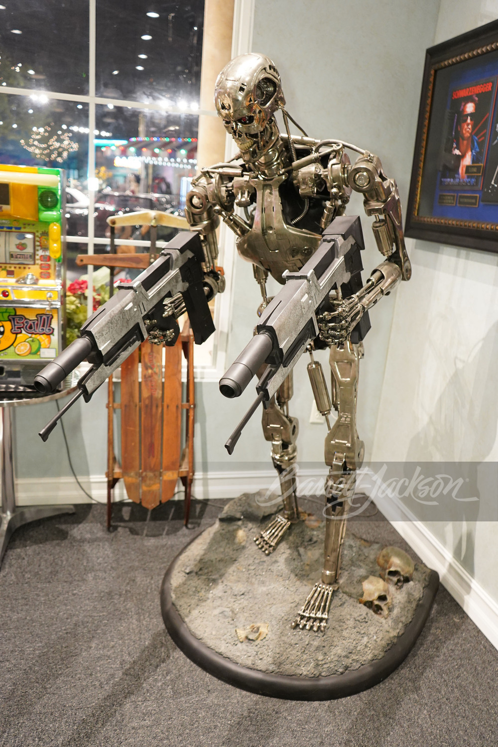 TERMINATOR T-800 STATUE - Front 3/4 - 257464