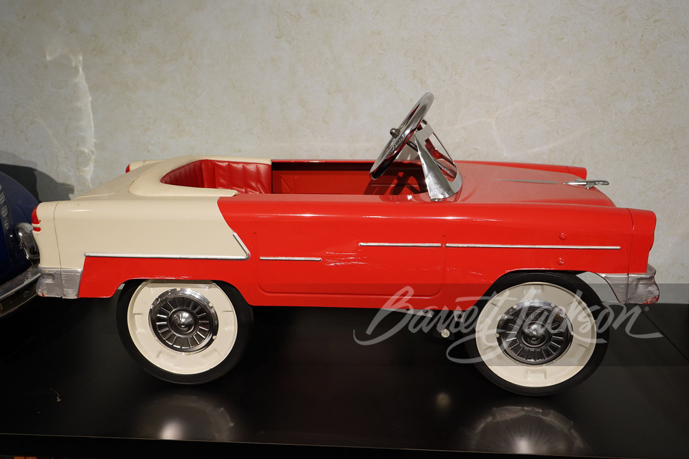 REPRODUCTION CHEVROLET BEL AIR PEDAL CAR - Front 3/4 - 257515