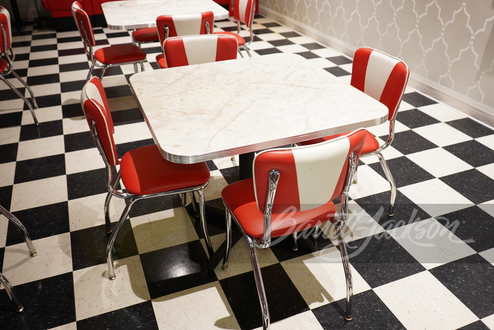 ATOMIC-LOOKING VINTAGE-STYLE CHROME DINER TABLE WITH CHAIRS - Front 3/4 ...