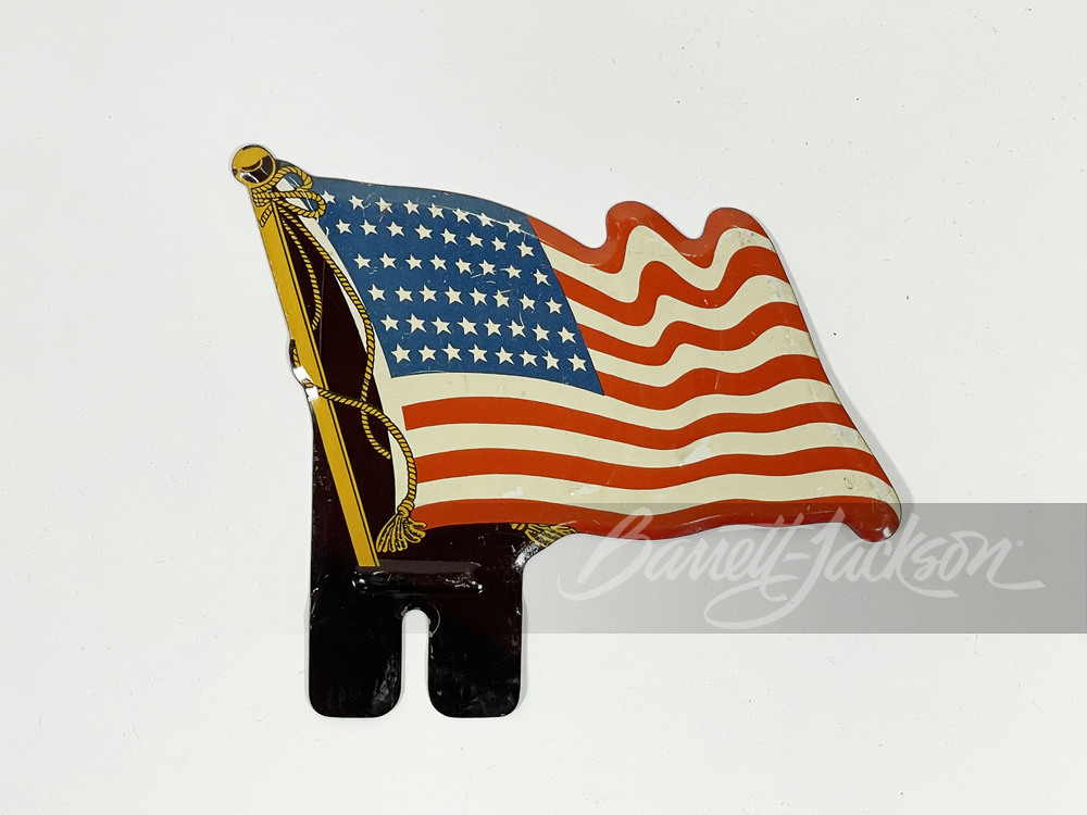 CIRCA 1930S-40S AMERICAN FLAG TIN LICENSE PLATE ATTACHMENT SI