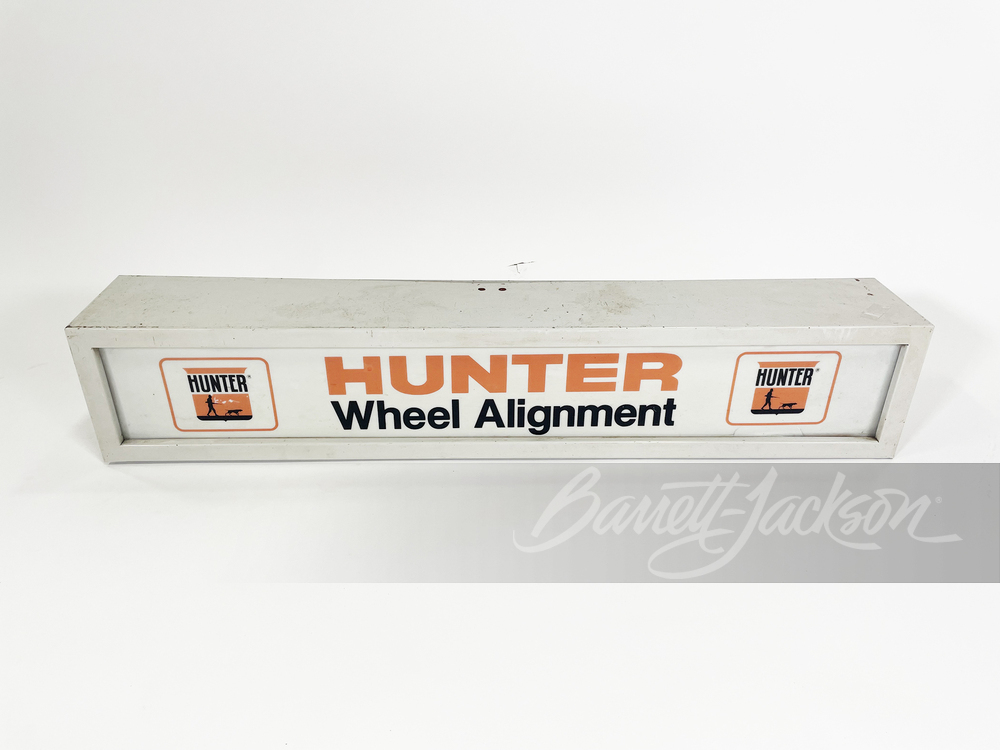 VINTAGE HUNTER WHEEL ALIGNMENT LIGHT-UP SIGN - Front 3/4 - 260952