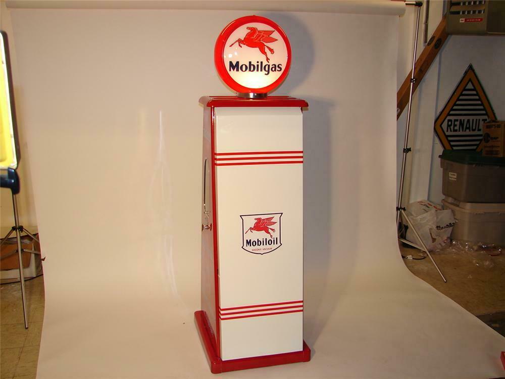 1940s-50s Mobil Oil Sel-Oil display service cabinet.