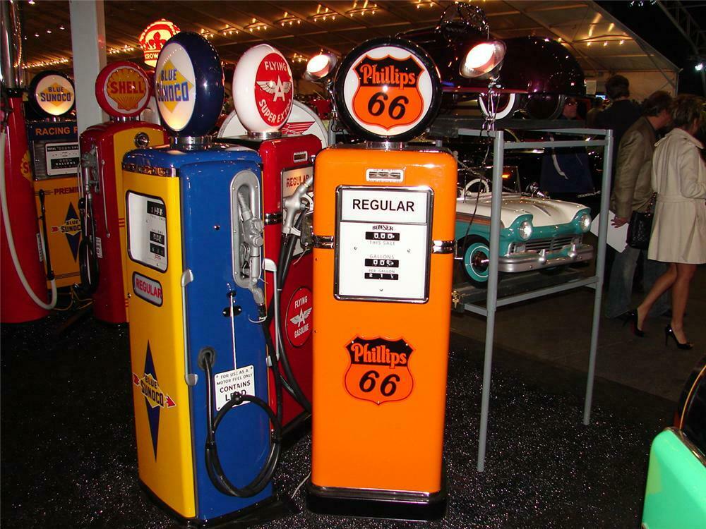 Beautiful fully restored Bowser Phillips 66 gas pump.