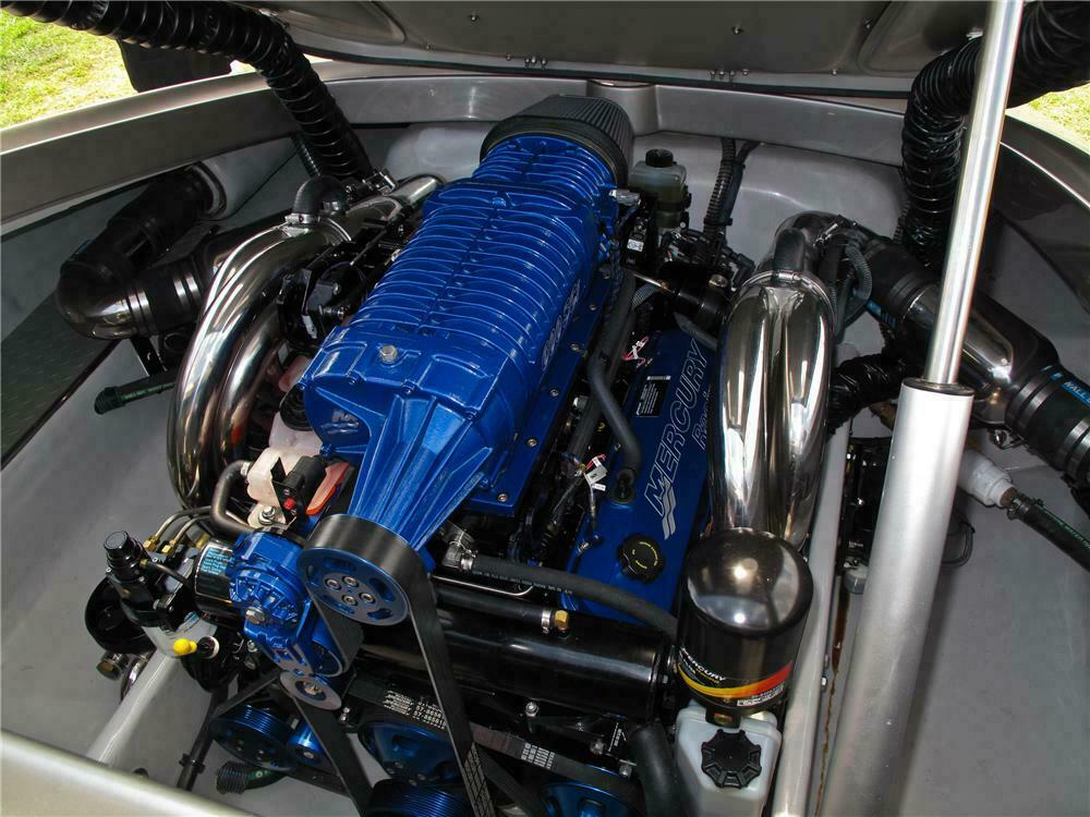 2008 FEARLESS 28 CUSTOM BOAT "PORSCHE DESIGN" - Engine - 104973