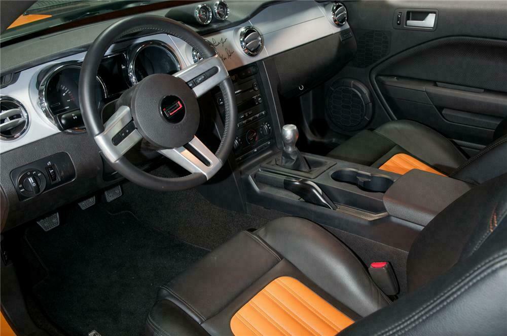 2007 FORD MUSTANG SALEEN PARNELLI JONES LIMITED EDITION - Interior - 108108