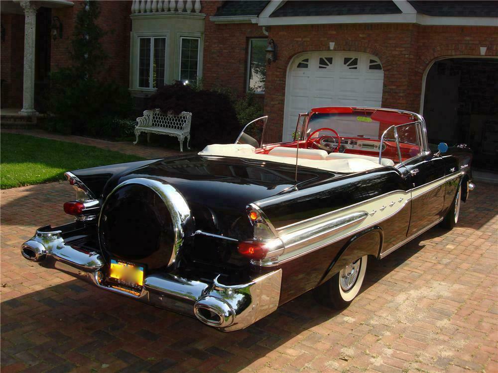 1957 PONTIAC STAR CHIEF CONVERTIBLE - Rear 3/4 - 112623