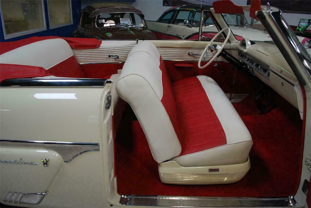 1954 FORD CRESTLINE SUNLINER CONVERTIBLE - Interior - 113036