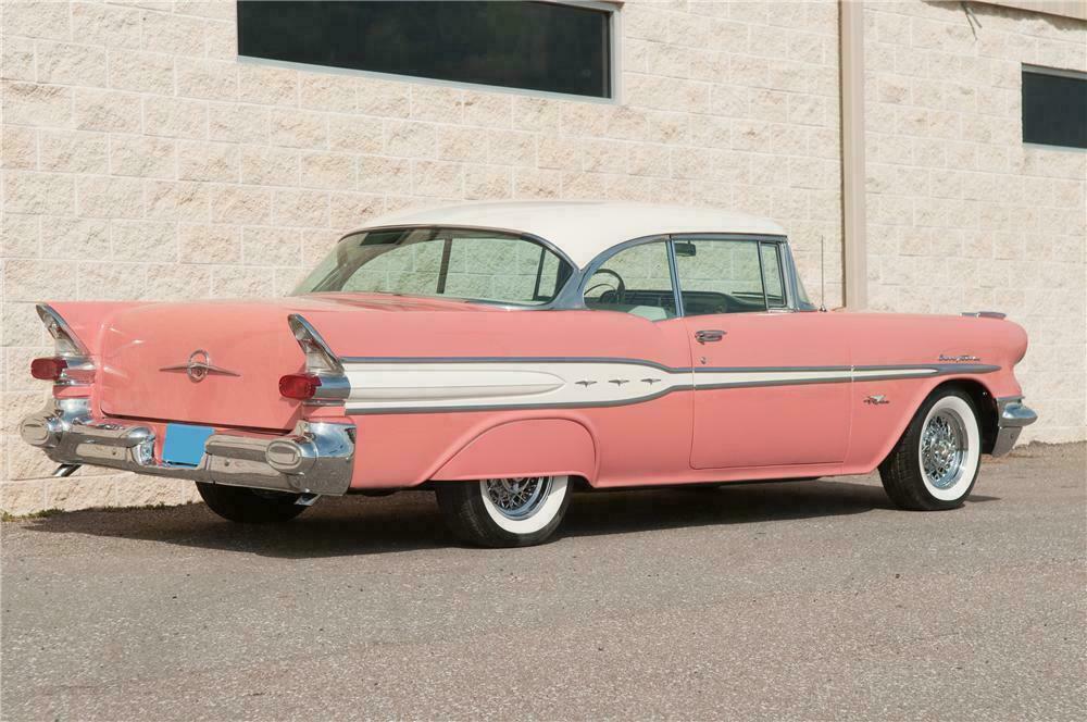 1957 PONTIAC CHIEFTAIN 2 DOOR HARDTOP - Rear 3/4 - 125221