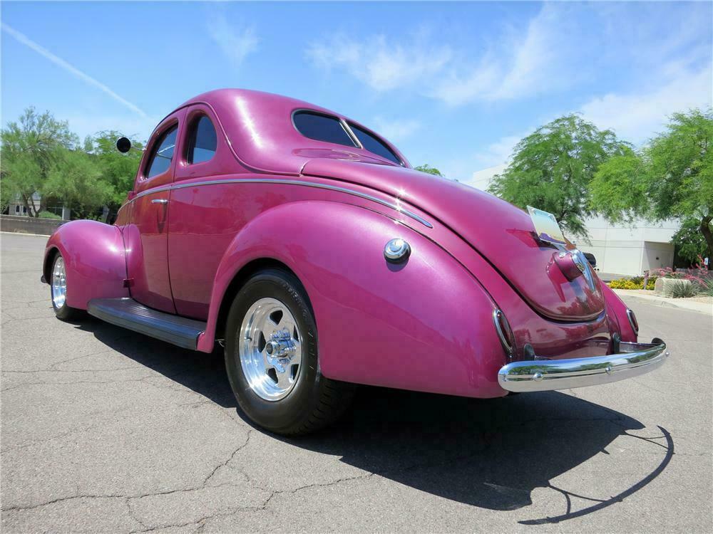 1939 FORD DELUXE CUSTOM 2 DOOR COUPE - Rear 3/4 - 130360