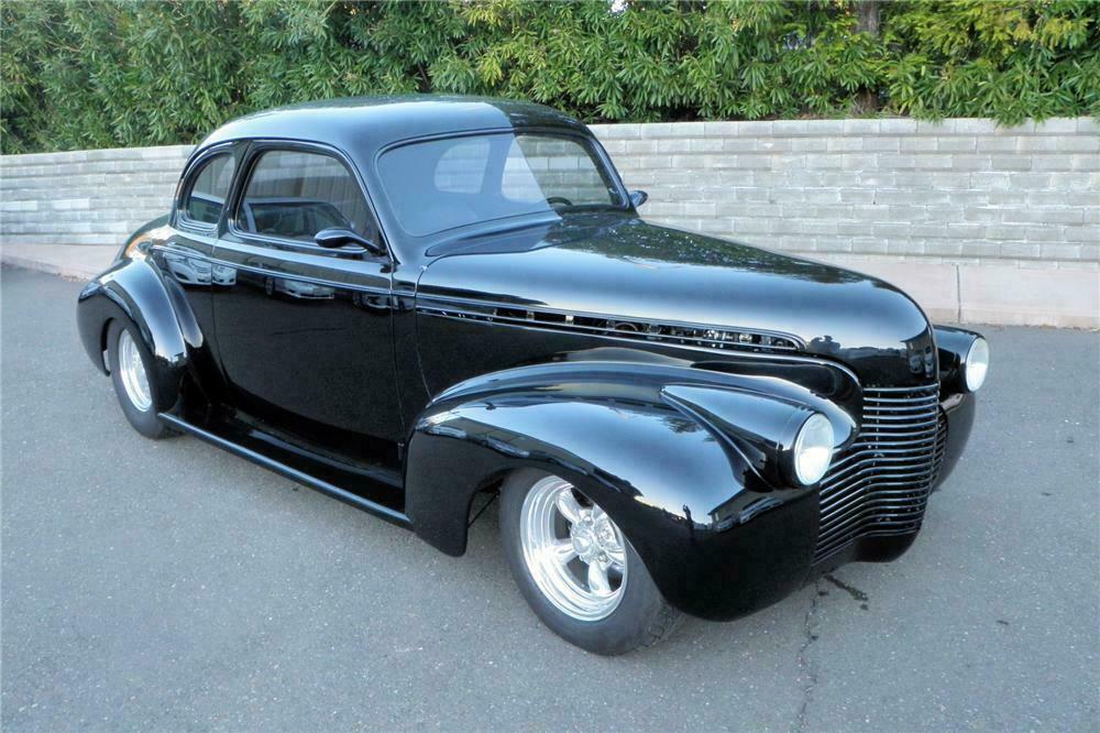 1940 CHEVROLET CUSTOM COUPE - Front 3/4 - 130616