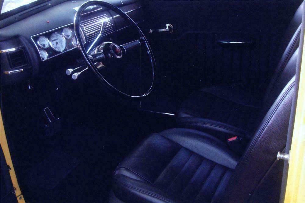 1940 FORD CUSTOM 2 DOOR SEDAN - Interior - 132978
