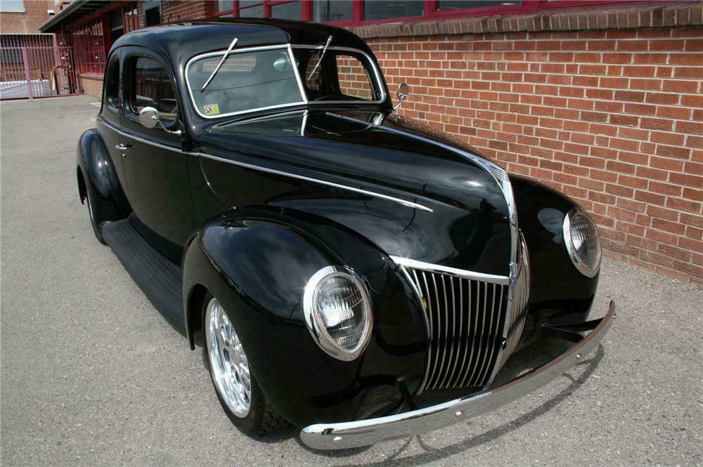1939 FORD DELUXE CUSTOM 2 DOOR COUPE - Front 3/4 - 133582