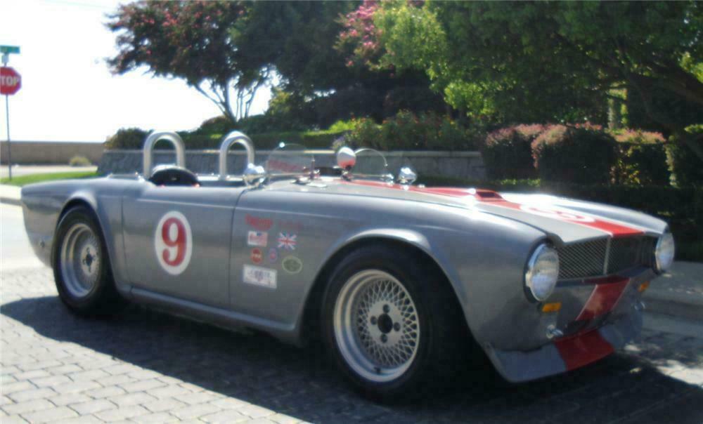 1969 TRIUMPH TR-6 CUSTOM CONVERTIBLE - Front 3/4 - 133685