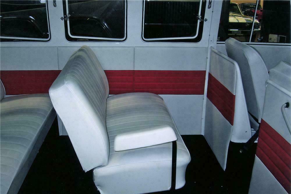 1965 VOLKSWAGEN 21 WINDOW CUSTOM BUS - Interior - 138153