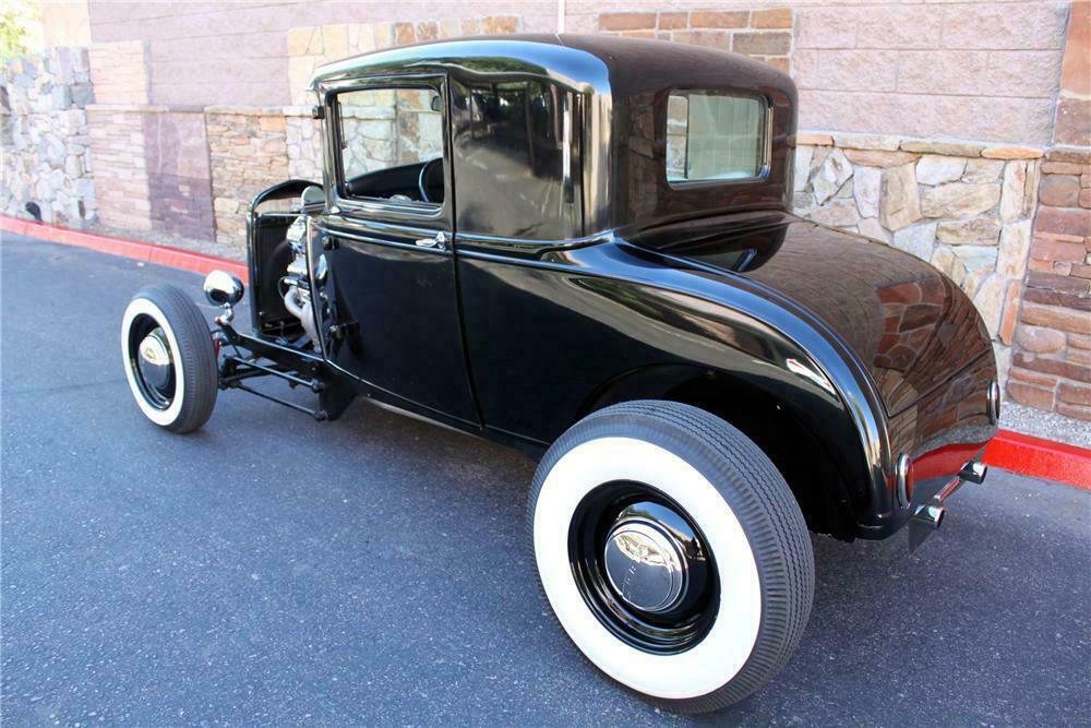 1930 FORD CUSTOM 2 DOOR COUPE - Rear 3/4 - 138324