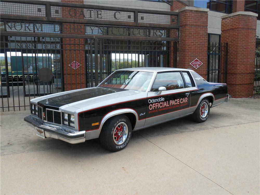 1977 OLDSMOBILE 88 INDY PACE CAR - Front 3/4 - 138433