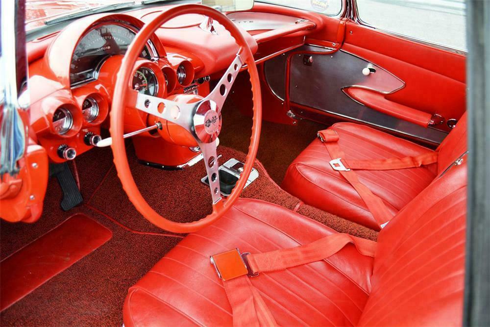 1960 CHEVROLET CORVETTE CONVERTIBLE - Interior - 151362