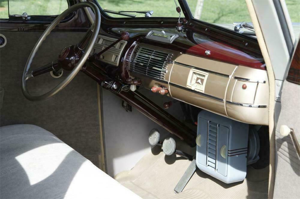 1940 FORD OPERA 2 DOOR COUPE - Interior - 152738