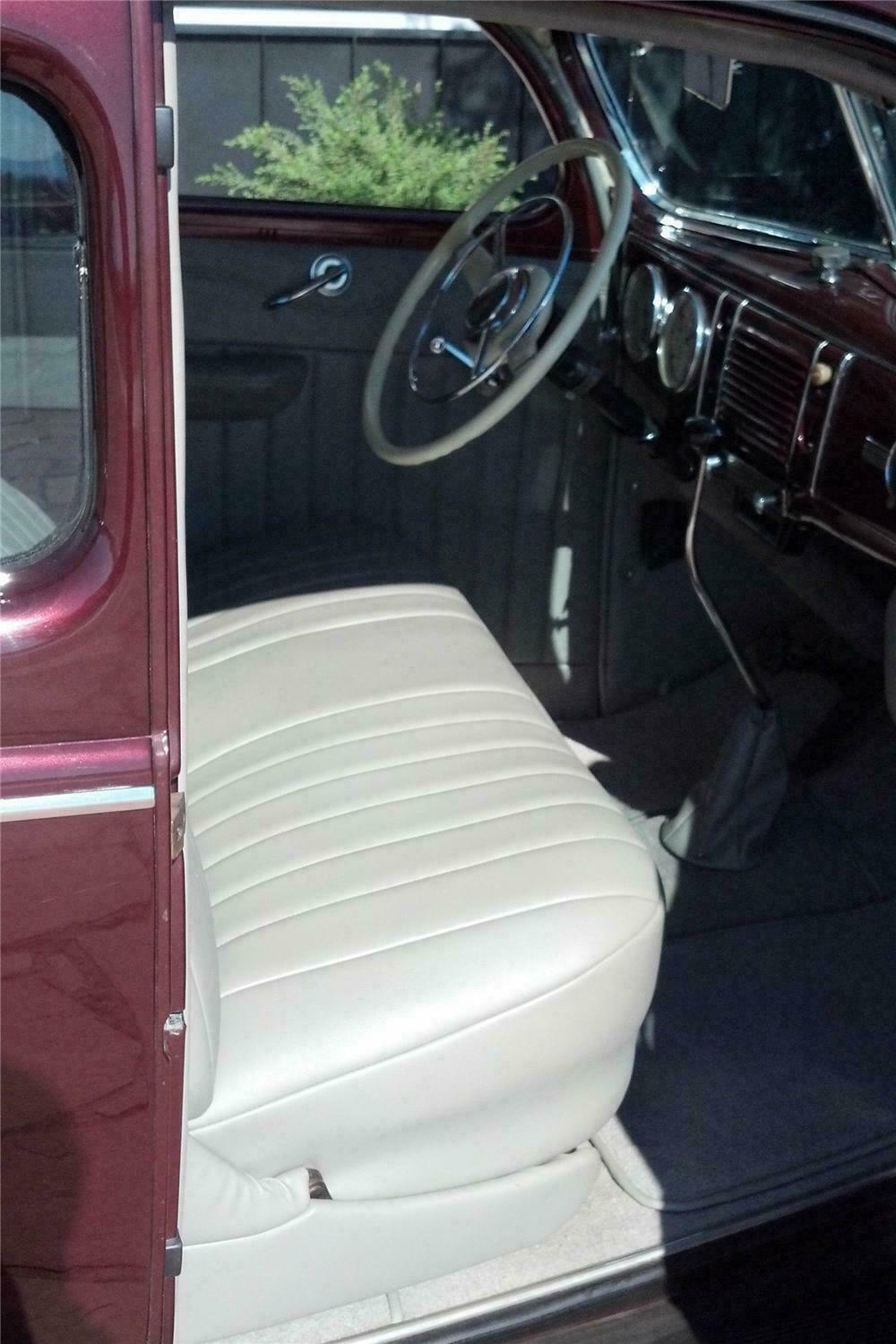 1939 FORD CUSTOM COUPE - Interior - 154448