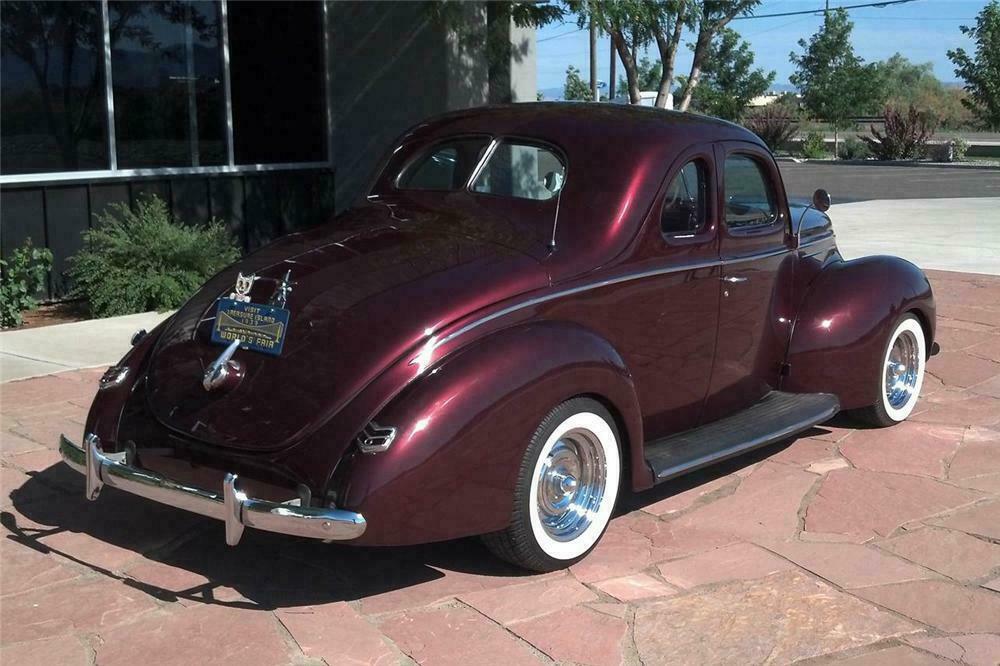 1939 FORD CUSTOM COUPE - Rear 3/4 - 154448