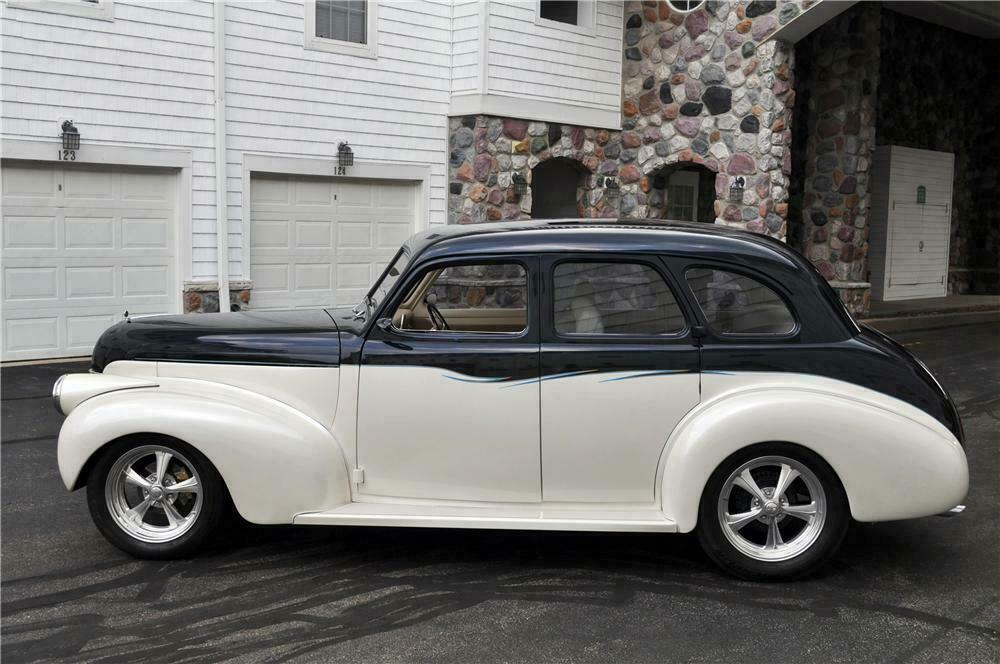 1940 CHEVROLET MASTER DELUXE CUSTOM 4 DOOR SEDAN - Side Profile - 157363