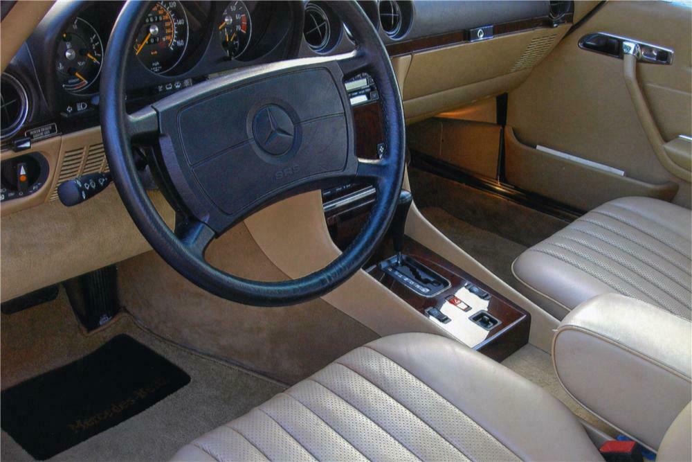 1986 MERCEDES-BENZ 560SL CONVERTIBLE - Interior - 161030