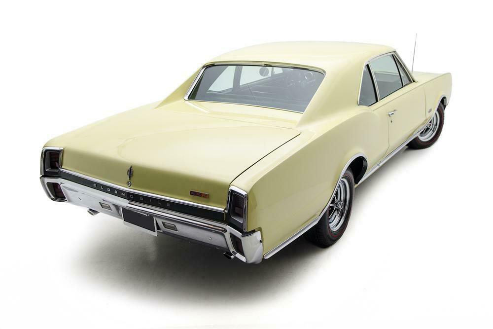 1967 OLDSMOBILE 442 2 DOOR SEDAN - Rear 3/4 - 161417