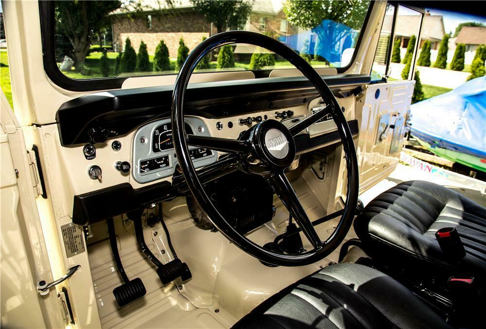 1972 TOYOTA LAND CRUISER FJ-40 SUV - Interior - 161507