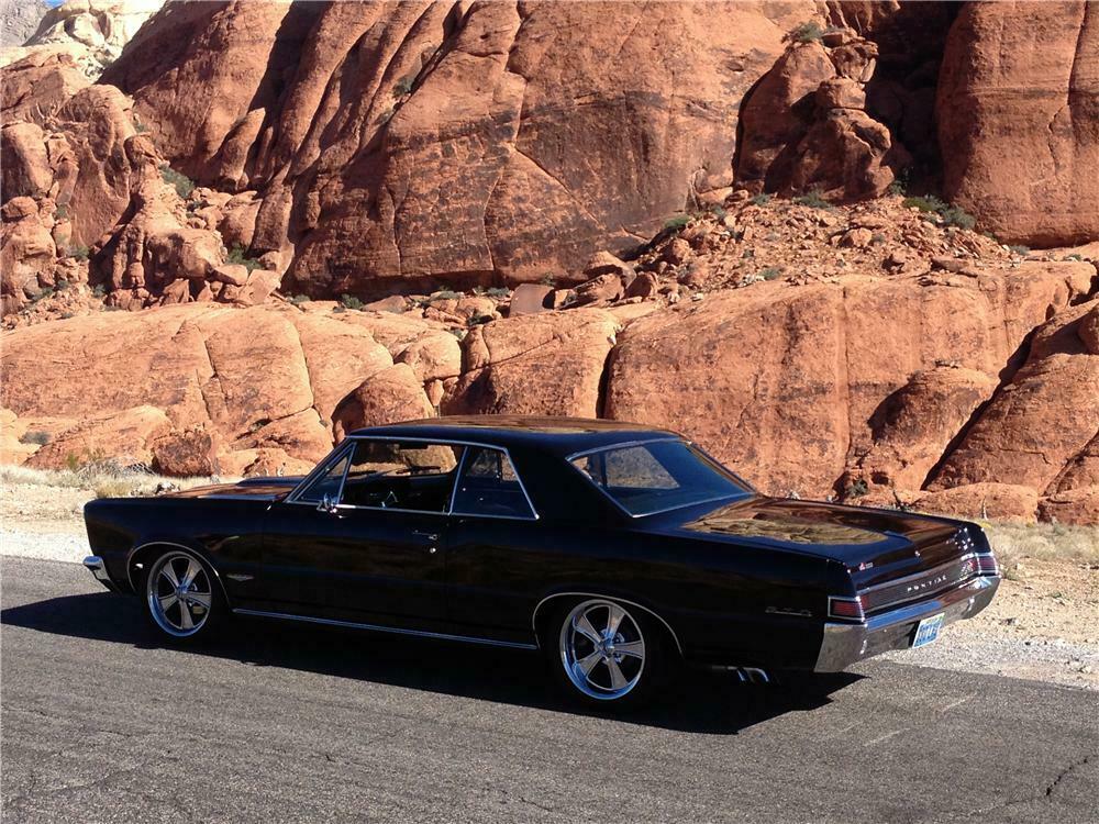 1965 PONTIAC GTO CUSTOM 2 DOOR HARDTOP - Rear 3/4 - 161739