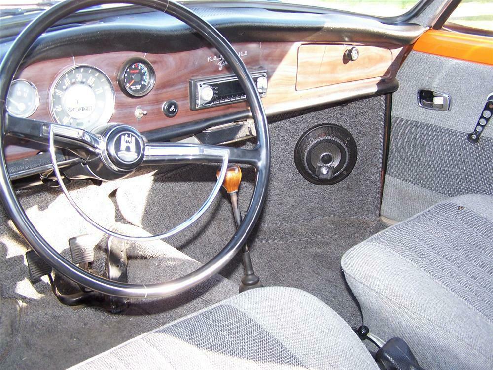 1971 VOLKSWAGEN KARMANN GHIA FASTBACK - Interior - 161762
