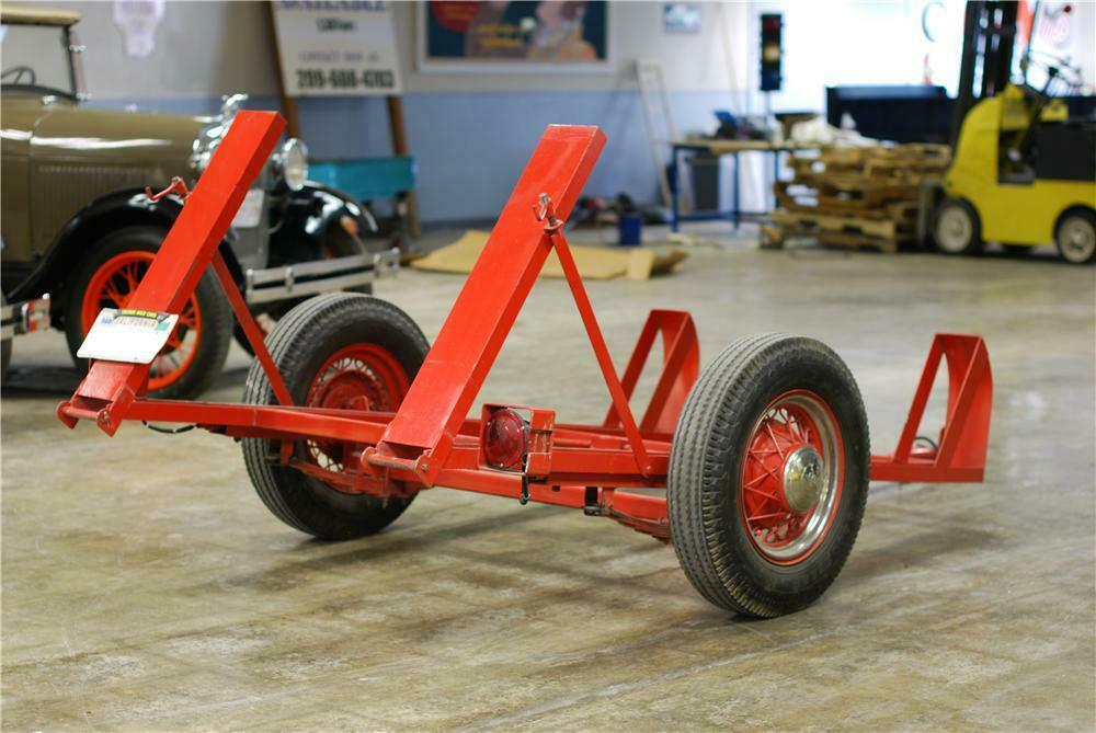 0 SPCNS TRAILER - Rear 3/4 - 161884