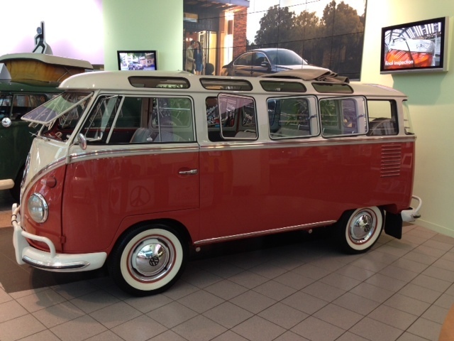 1961 VOLKSWAGEN DELUXE MICROBUS 23 WINDOW - Front 3/4 - 161893