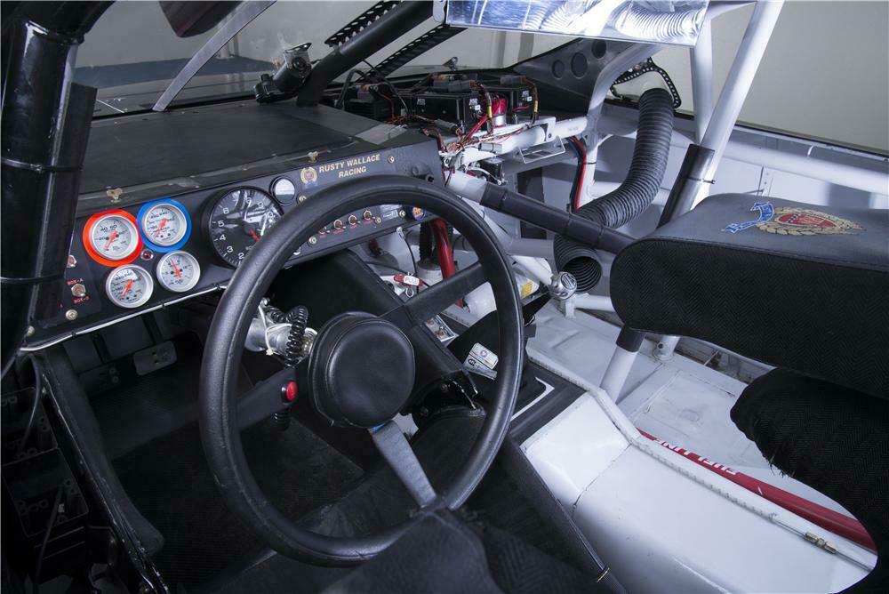2010 TOYOTA CAMRY NASCAR NATIONWIDE SERIES CAR - Interior - 162022