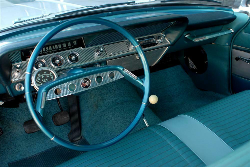 1961 CHEVROLET IMPALA 2 DOOR BUBBLE TOP - Interior - 162050