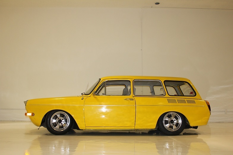 1971 VOLKSWAGEN SQUAREBACK CUSTOM STATION WAGON - Side Profile - 162169