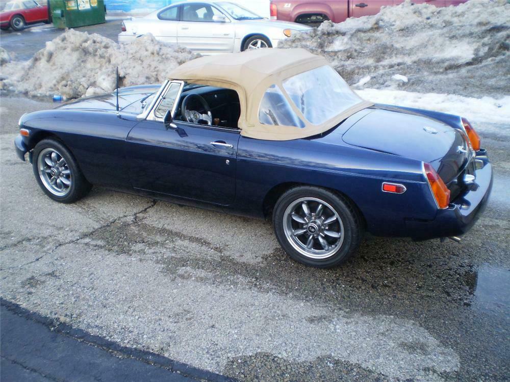 1976 MG B CONVERTIBLE - Front 3/4 - 170357