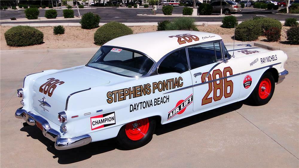 1956 PONTIAC CHIEFTAIN CUSTOM 2 DOOR HARDTOP - Rear 3/4 - 170363