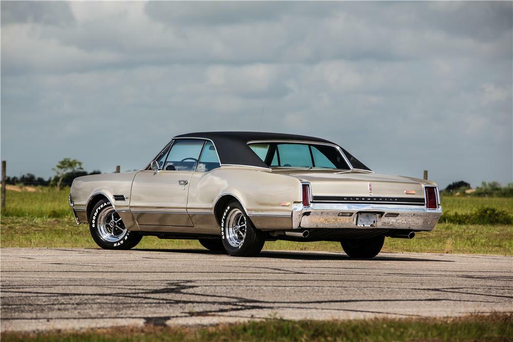 1966 OLDSMOBILE 442 2 DOOR HARDTOP - Rear 3/4 - 174673