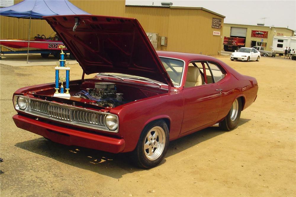 1972 PLYMOUTH DUSTER CUSTOM 2 DOOR COUPE - Front 3/4 - 177258