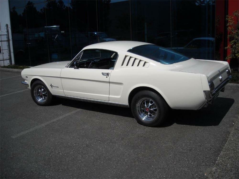 1965 FORD MUSTANG 2 DOOR FASTBACK - Rear 3/4 - 177381