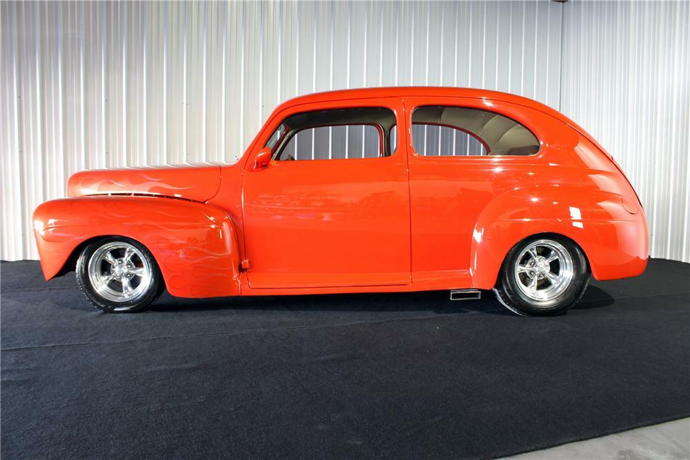 1942 FORD CUSTOM SEDAN - Front 3/4 - 177511