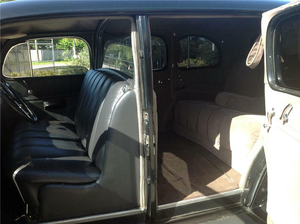 1937 CADILLAC FLEETWOOD SERIES 75 LIMOUSINE - Interior - 177561